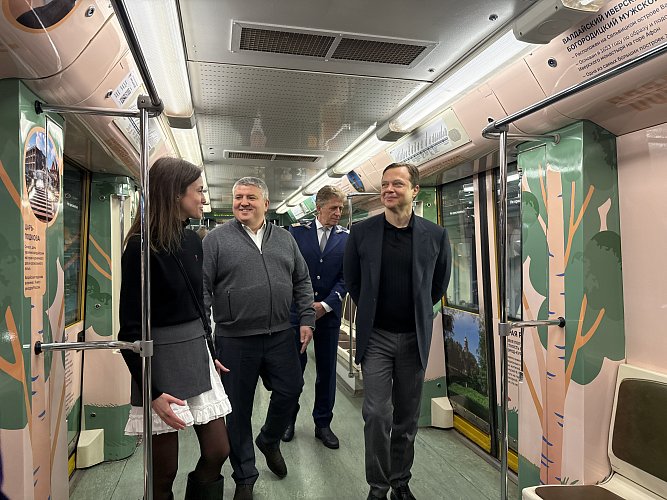 В метро Москвы отправился в рейс «Новгородский» поезд